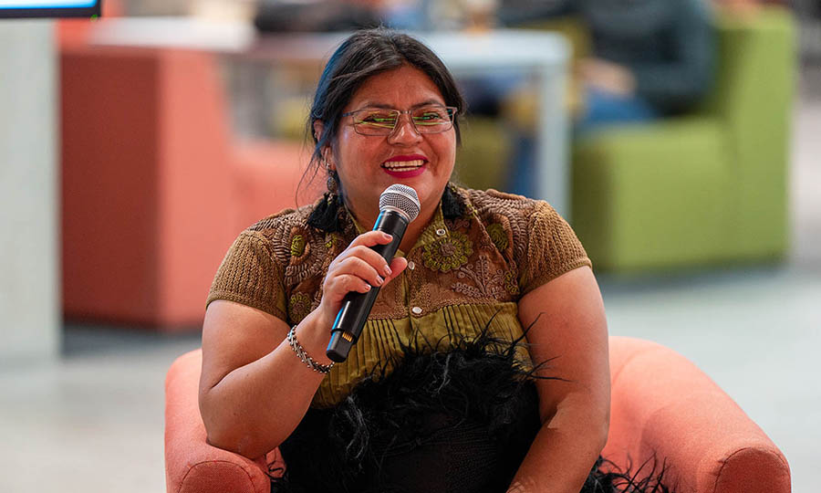 Poesía hecha desde la resistencia, el horror y la sanación